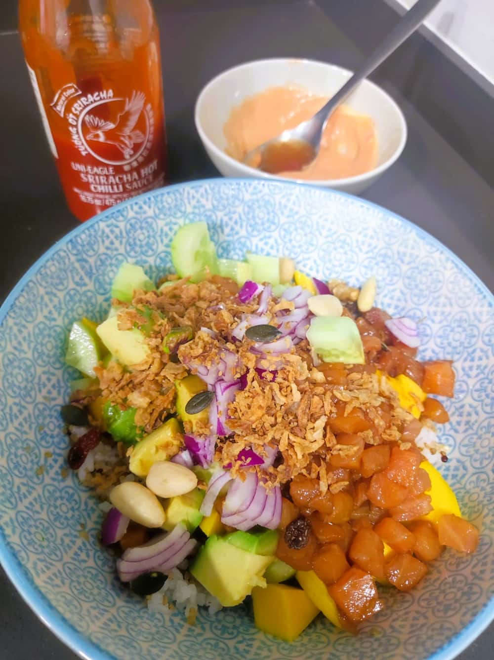 Receta de Poke Bowl con salsa Sriracha Mayo | RUNFIT